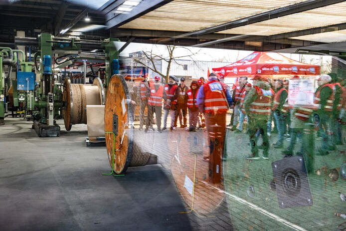 Nieuwe staking legt Smit Draad helemaal plat: ‘Ze blijven pesten en ...