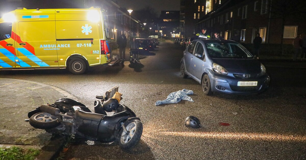 Scooterrijder landt op autoruit na botsing in Ede | 112 nieuws Ede | De ...
