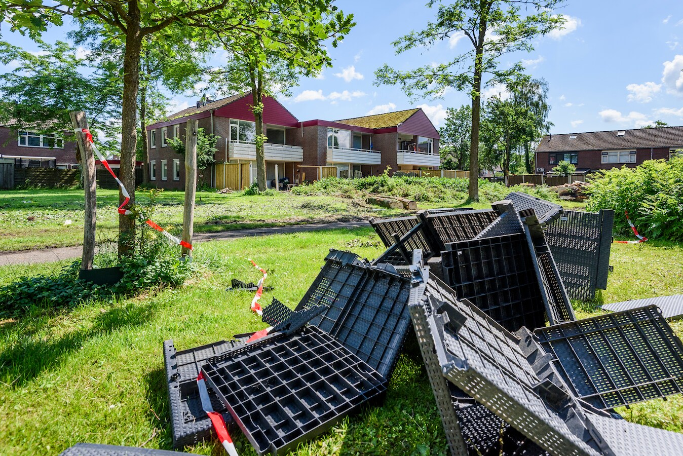 Tornado laat diepe sporen na in Glanerbrug: ‘Mensen vloeken en tieren ...