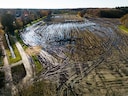 Boeren balen van blubber; ze rijden zich vast op hun veld en ook ...