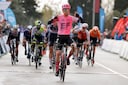 Marijn van den Berg (23) boekt op Mallorca eerste profzege, Ethan ...