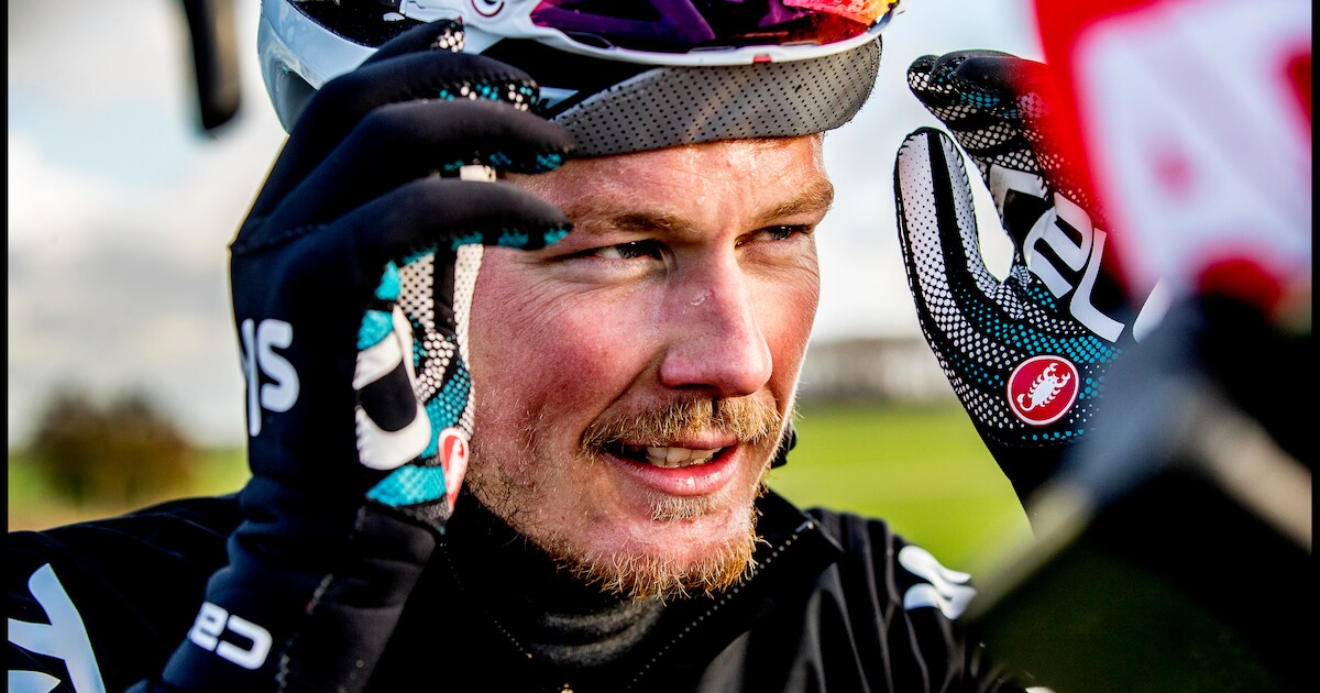Sky-renner Dylan van Baarle valt kinderkopjes aan op fiets met vering ...