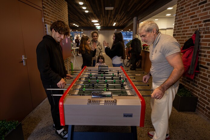 Ariana (14) woont al een maand in deze kerk: ‘Ik wil zo graag naar ...