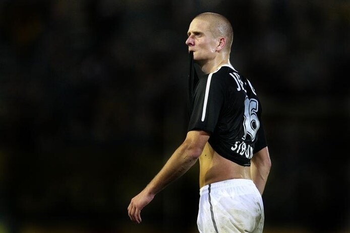 Sibum laat aan de zijlijn even een ribje losmaken | NEC | gelderlander.nl