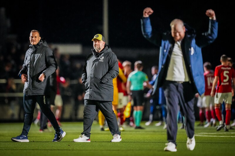 Aderlating voor De Treffers: Dennis van Beukering stopt als assistent ...