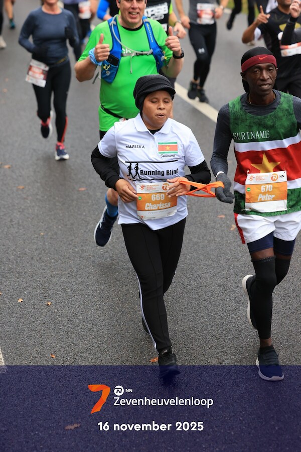 Blinde Surinaamse lopers als helden ontvangen na Zevenheuvelenloop, ook ...
