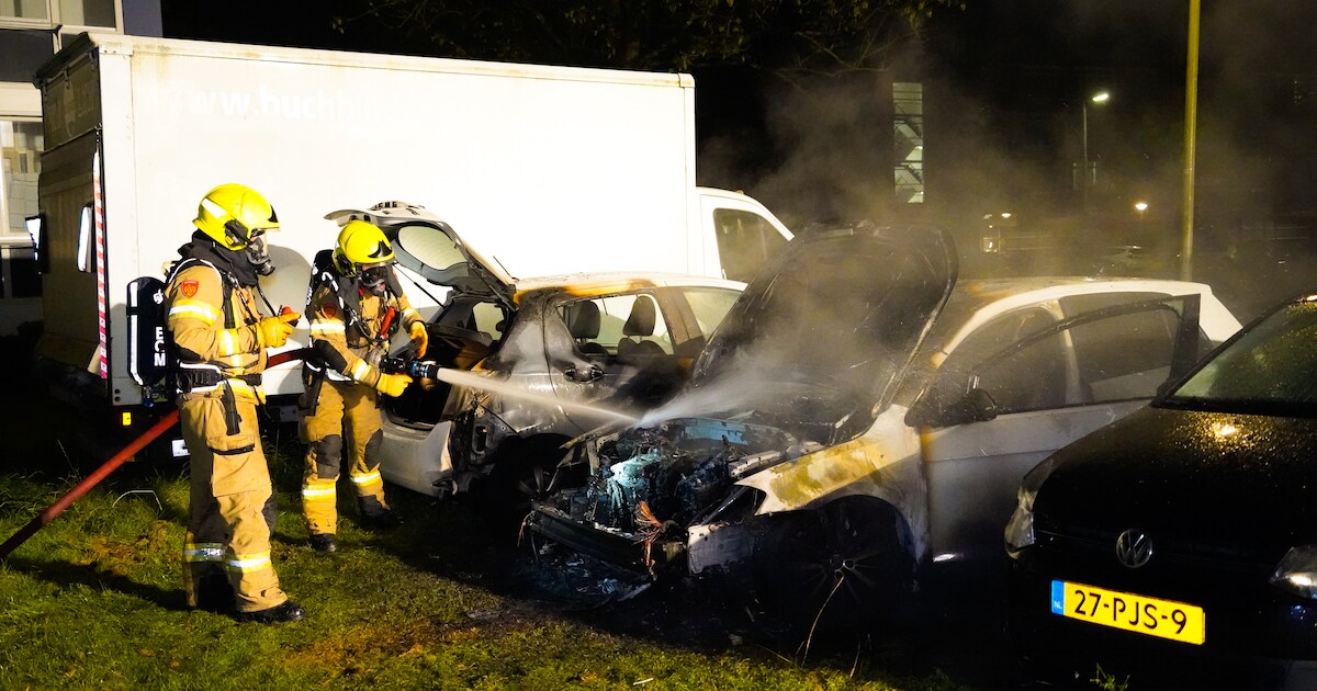 Drie auto’s beschadigd bij brand, buurt schrikt op van explosies ...