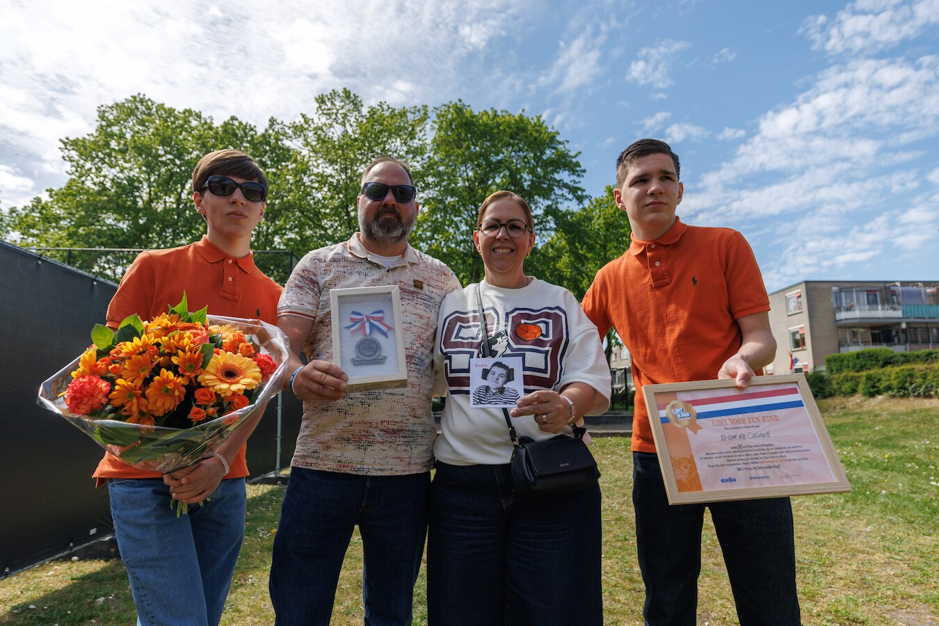 Een week na zijn uitvaart krijgt Bram (17) een onderscheiding: ‘Hij ...