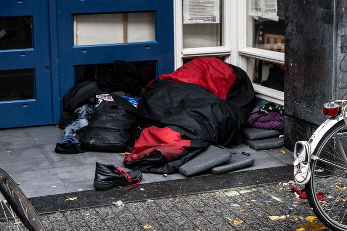 Waarom ondernemers in Nijmegen de overlast van daklozen spuugzat zijn ...