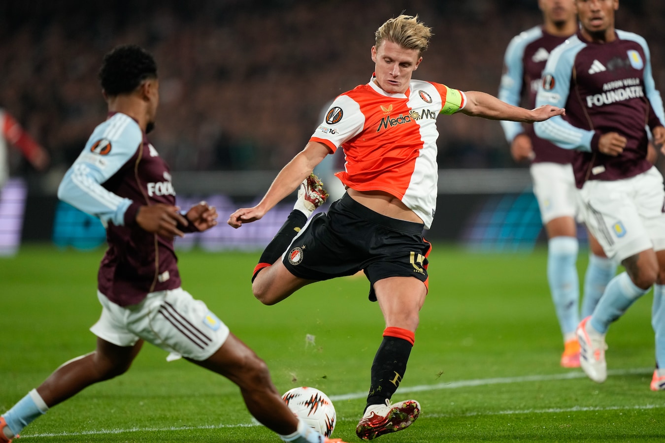 Sem Steijn bedoelt het goed, maar het woord trots past niet meer bij Feyenoord na een nederlaag ...