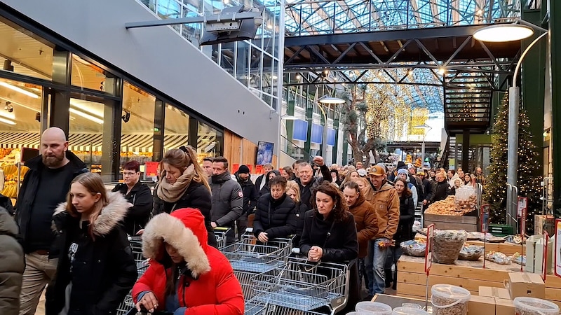 Kerstgekte bij Intratuin in Duiven is zó groot, dat personeel er bijna ...