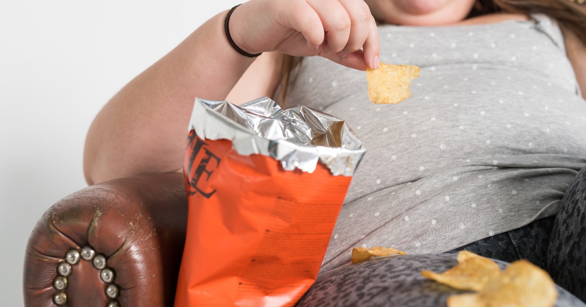 Waarom eten we een zak chips altijd in één keer leeg? | Regio | De ...