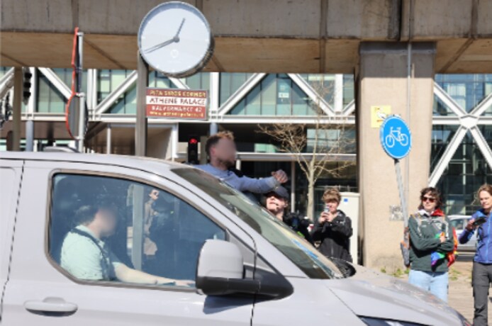 27 actievoerders opgepakt voor aanjagen blokkade en 13 voor strafbare ...