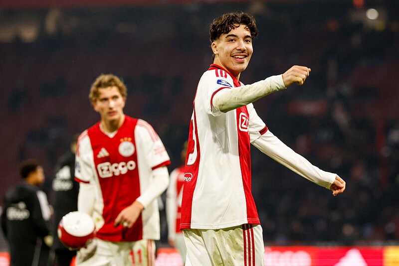 Op zijn 13de al 286.000 volgers en ‘een voetbalgenie’: dit is Ajax ...