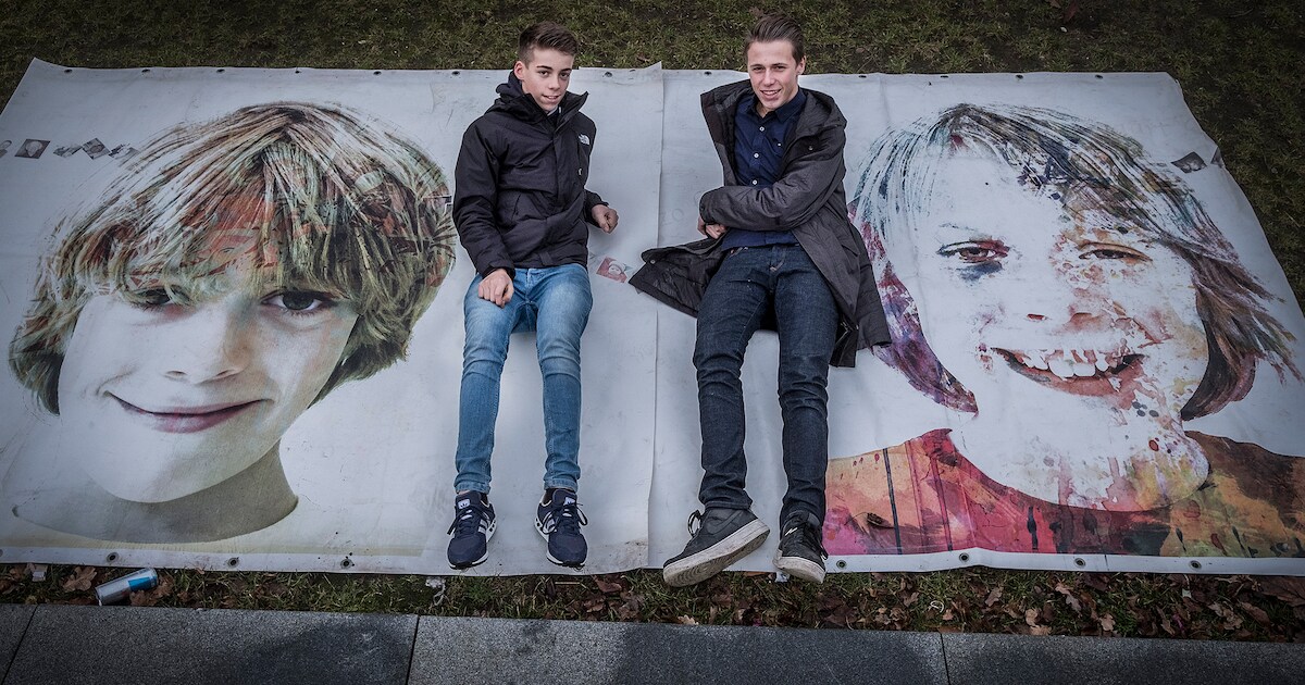 Jules en Kasper zien zichzelf veel jonger en veel groter terug in ...