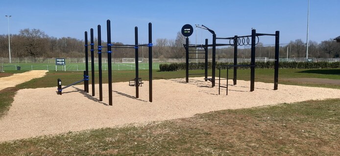 Nieuwe outdoor fitnesszone in Sportpark Vrijheid: “Trainen in de frisse ...