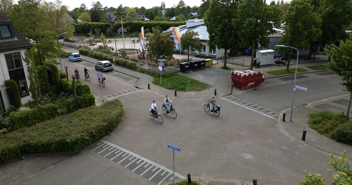De kinderen van basisschool Het Veer blijven toch zitten met een kruising voor de deur: de ...