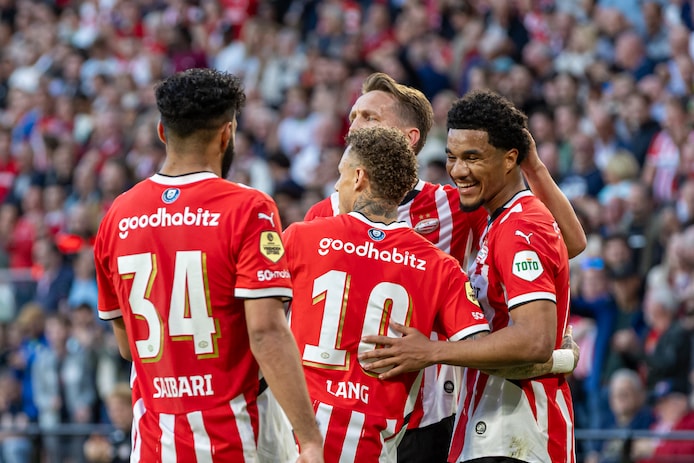 Sensatie in Eindhoven! PSV wint overtuigend en is koploper door puntenverlies Ajax | Eindhoven ...