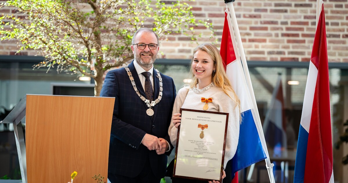 Lisa de Jong uit Vuren krijgt onderscheiding voor heldhaftig optreden na verkeersongeval | West ...