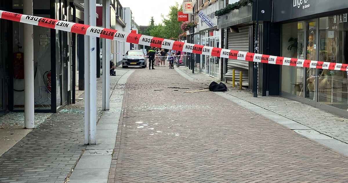 Ravage na plofkraak bij juwelier, politie pakt minderjarige op die op scooter probeert te ...