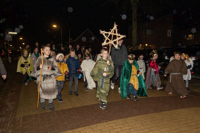 Lichtjesoptocht en kerstviering bij Kibowa kinderboerderij | West Maas ...