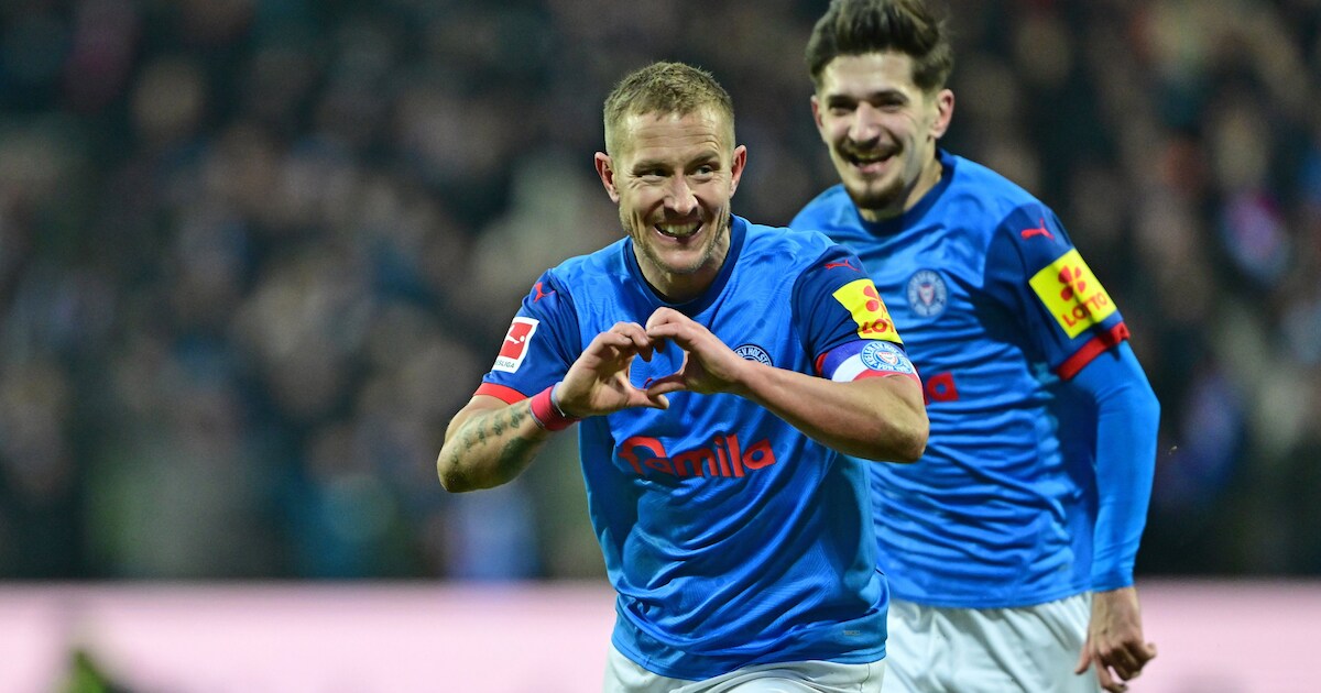 Huub Stevens verrast over transfer van Lewis Holtby naar NAC: ‘Hij kan ...