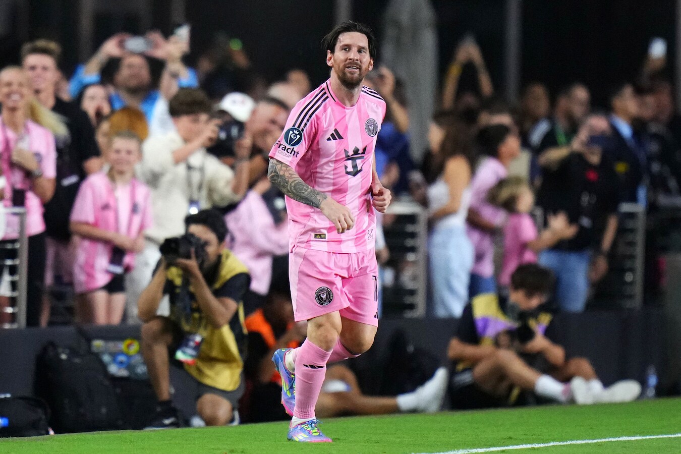 Lionel Messi schiet Inter Miami met twee goals naar halve finale ...