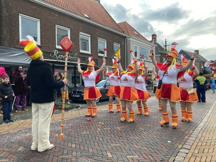 D'r Staot gin Maot Op bij optocht Puitenol | Brabant | gelderlander.nl