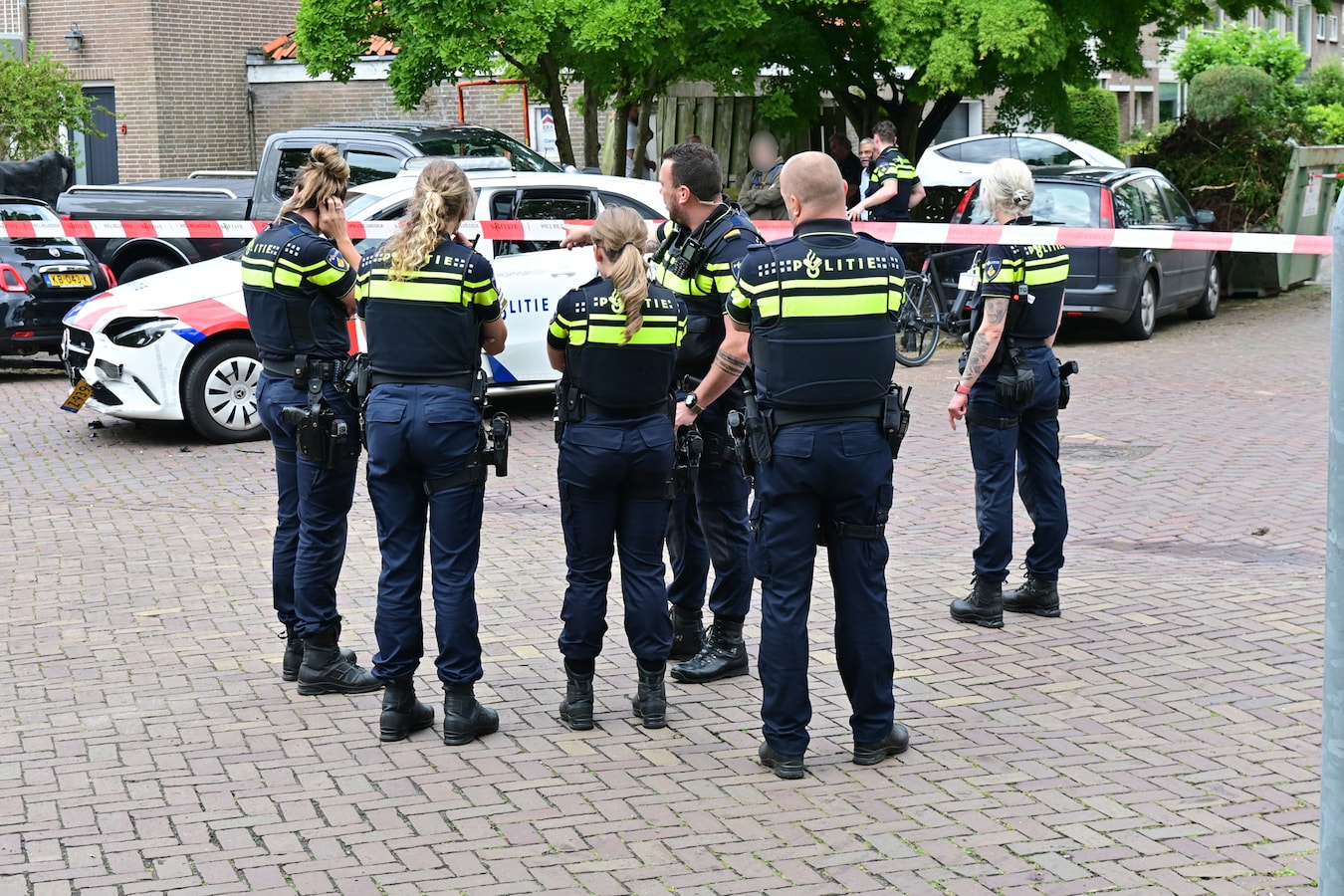 Automobilist negeert stopteken, ontkomt na achtervolging en ramt ...