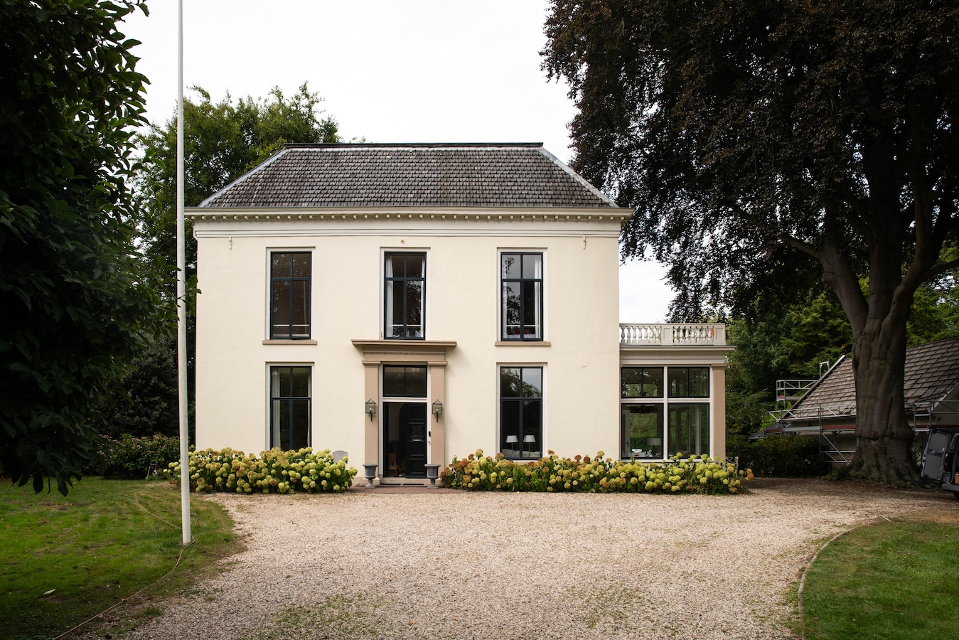 Joanita en Lotte eten, poetsen de tanden en slapen ín hun galerie ...