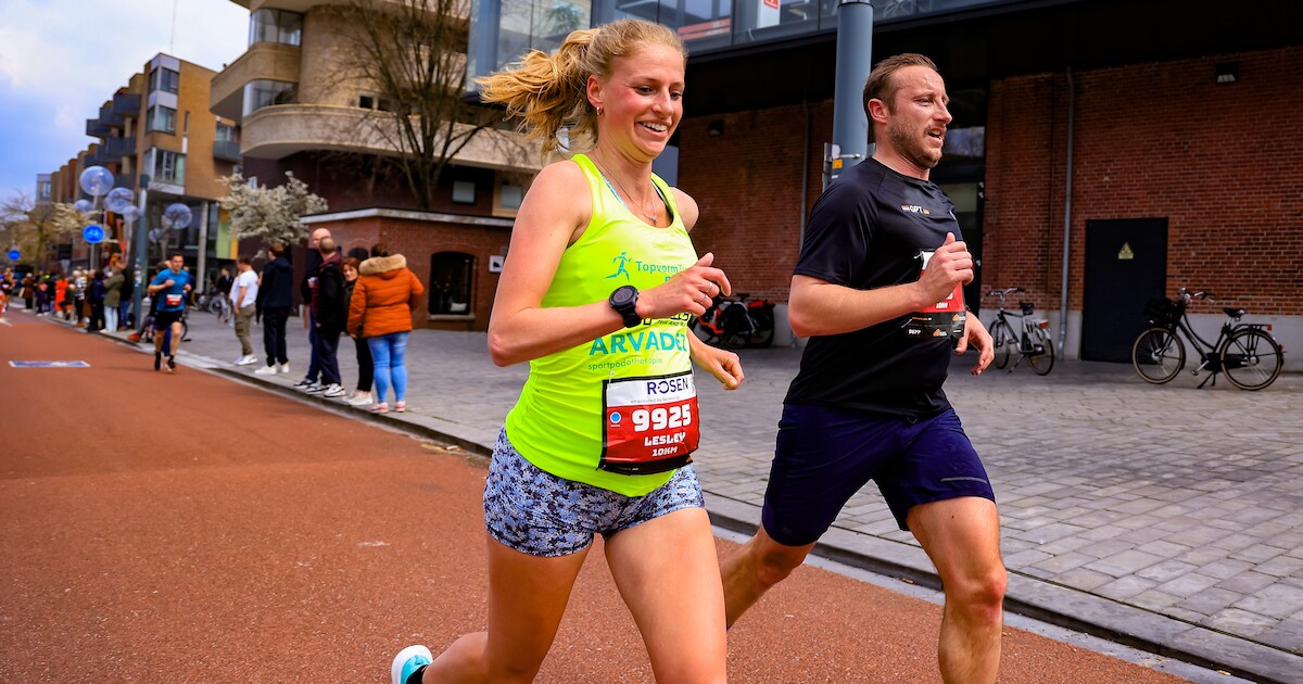 Lesley snelt hoogzwanger naar tweede tijd op 10 kilometer: ‘Oh mama ...