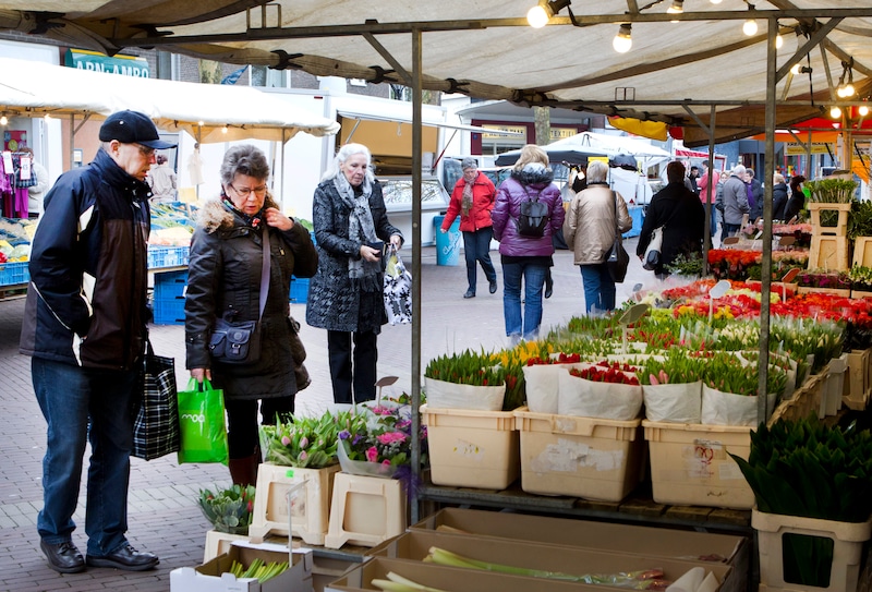 Nieuwe opstelling om rondje over Zevenaarse markt te kunnen lopen ...