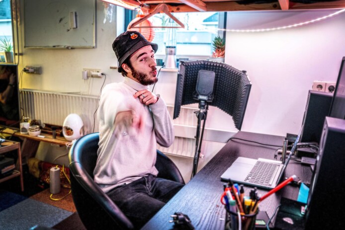 De dood kwam iets te vaak op bezoek bij Wijchense rapper X09 | Maas en ...