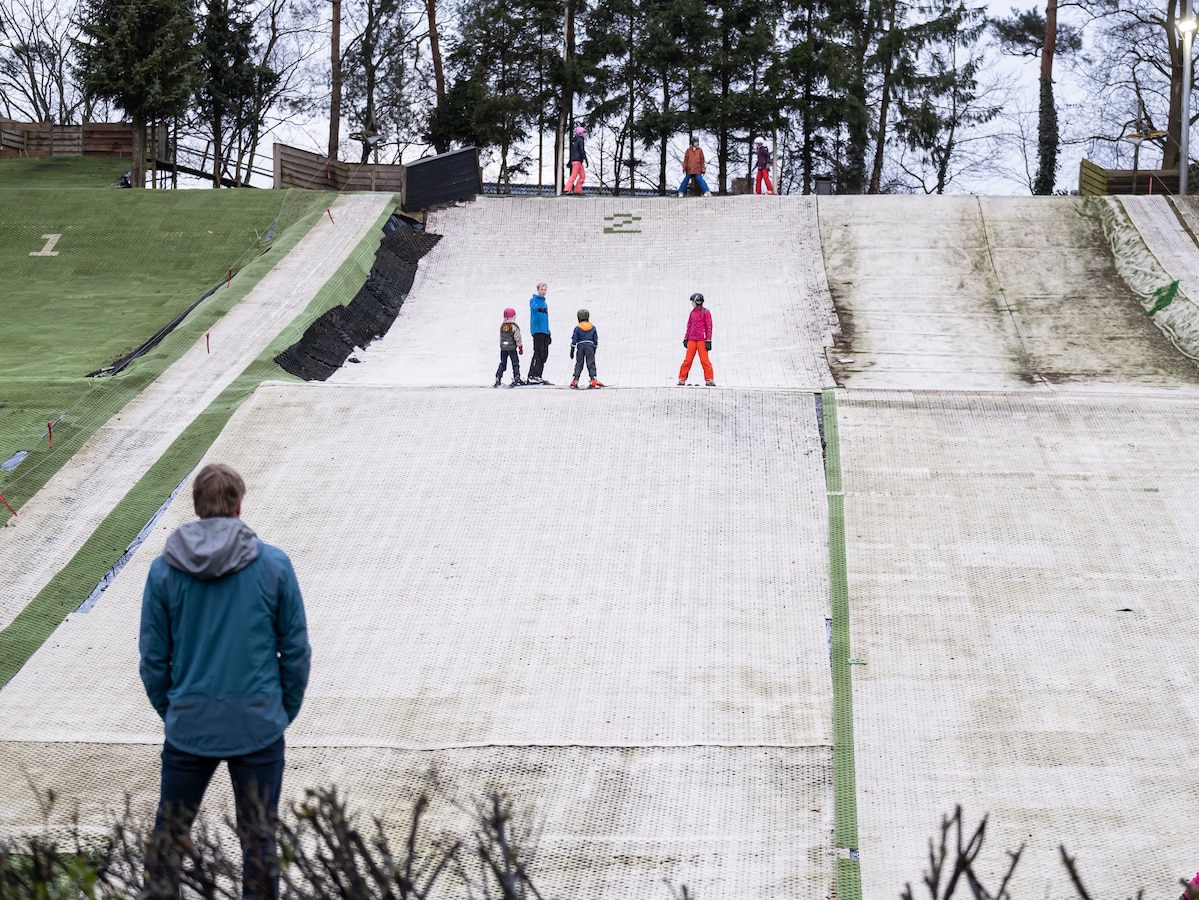 Uren reizen niet nodig: skiën kan ook op Nederlandse piste (en zelfs ...