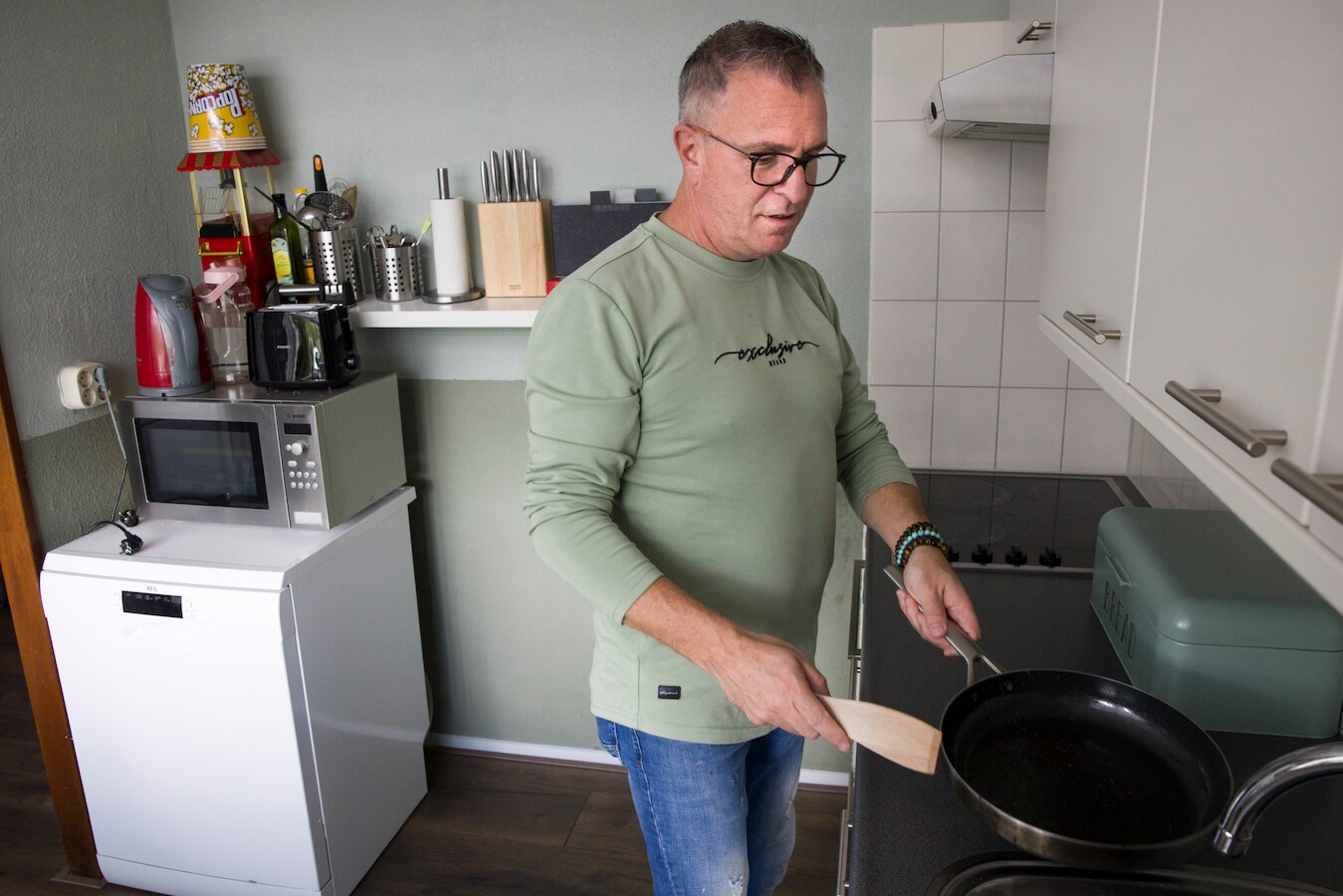 ‘Ik verdien best redelijk, maar geef het ook allemaal uit. Wat doe ik ...