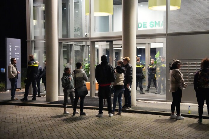 Flat in Arnhem trilt zo hard tijdens concert The Streamers dat bewoners ...