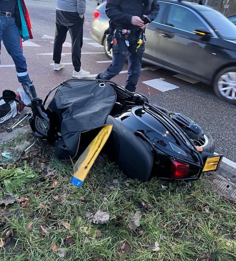 ‘Echt, écht eng’: meiden crashen op beruchte rotonde – en vlak na hen ...