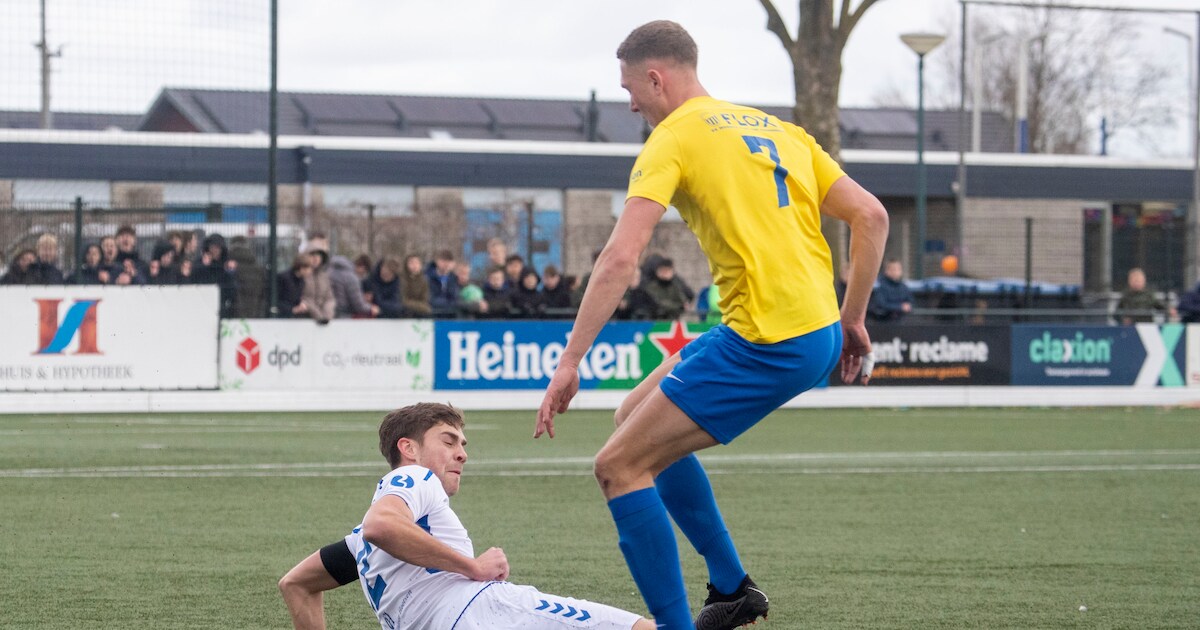 Van Mourik (De Merino’s) kijkt zijn ogen uit tijdens derby bij VRC ...