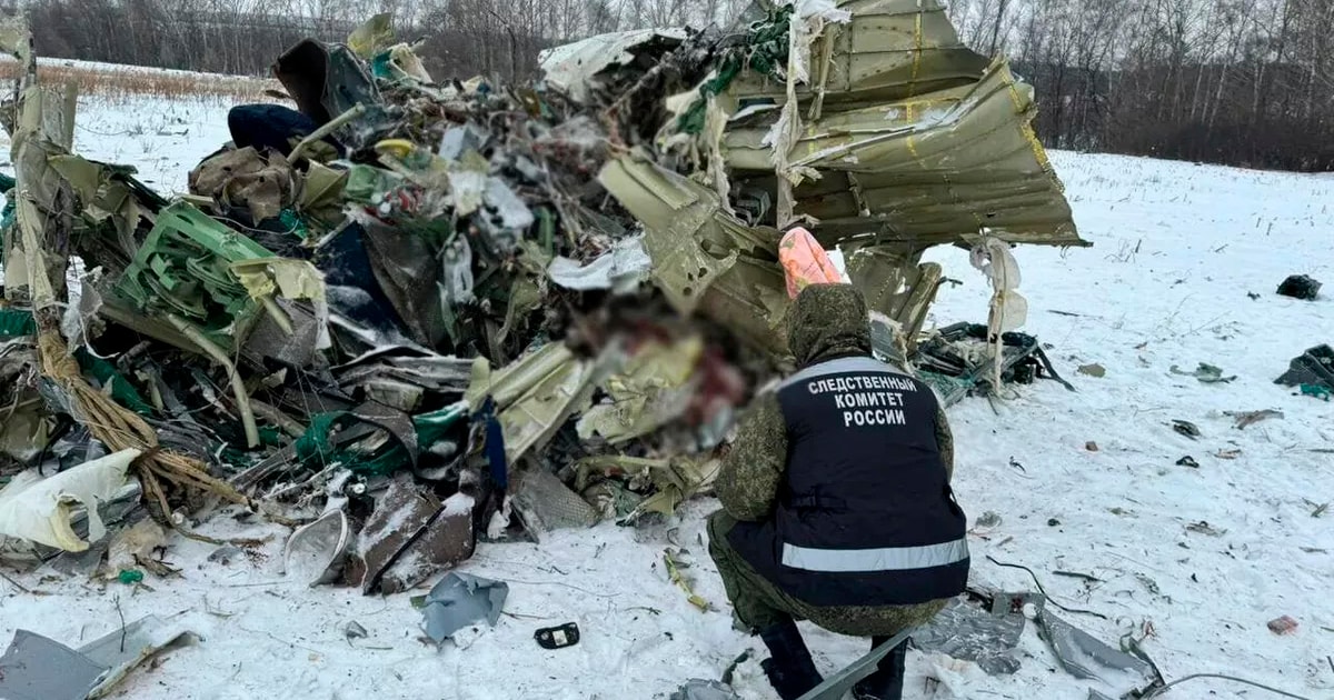 Vliegtuigcrash in Rusland omhuld door de mist van de oorlog ...