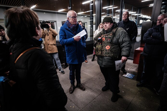 Wat bezielt Roy, de man die zo ageert tegen het azc? ‘Mijn vrouw zegt ...
