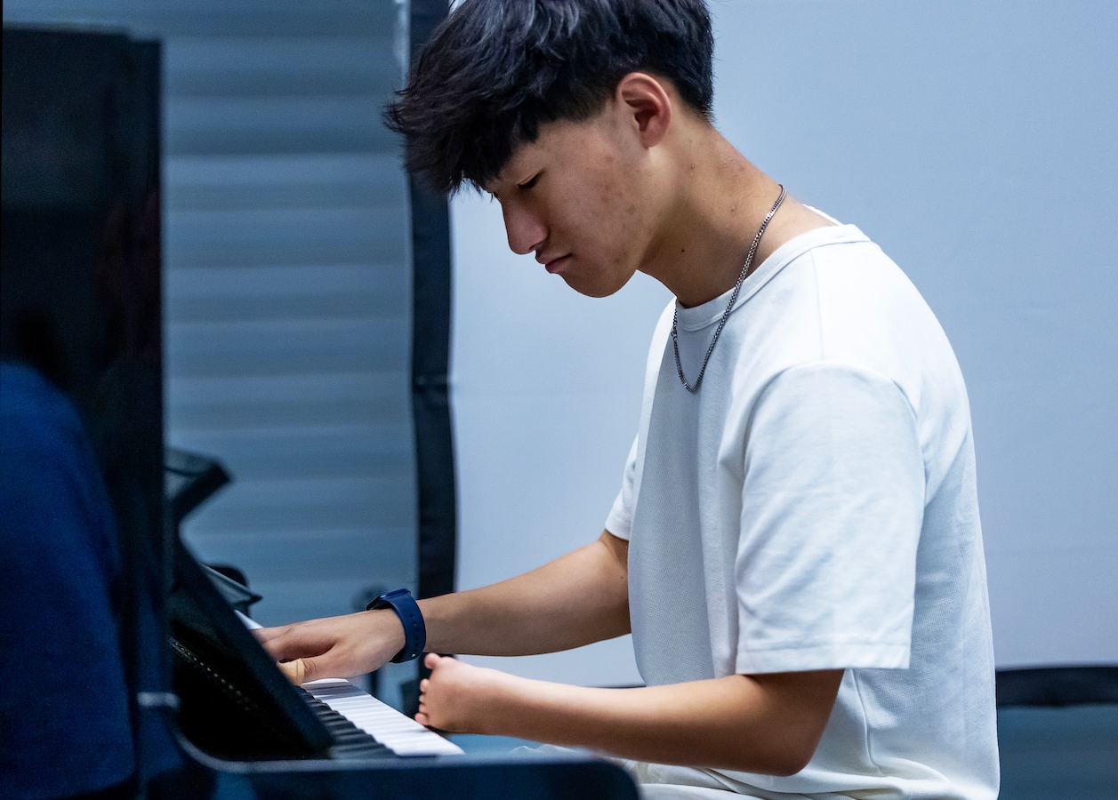 Xuan (18) werd geboren met een korte arm en speelt nu de sterren van de ...