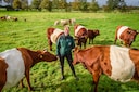 Boerin Sanne uit Haaksbergen zoekt kruidenrijk grasland voor haar ...