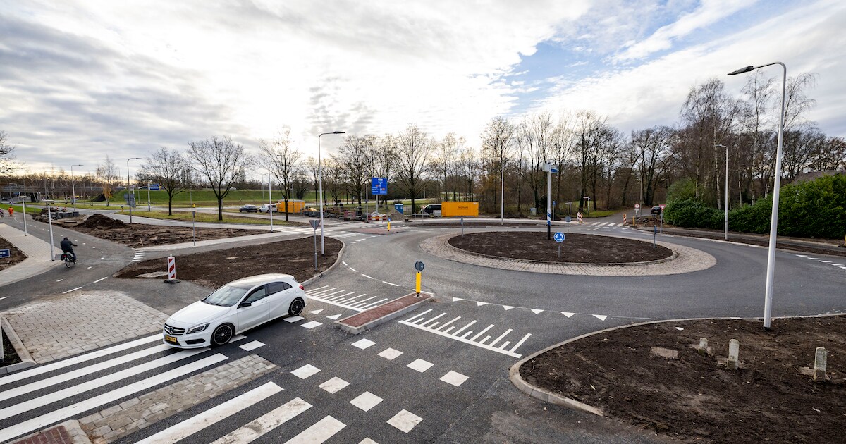 Automobilisten blij: vernieuwde rotonde op De Thij is weer open | Regio ...