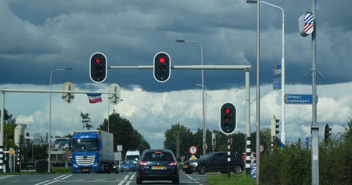 Te snel of door rood: voortaan boetes voor overtredingen op gevaarlijke ...