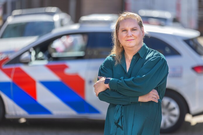 Liefde overwint: de reis van politieagente Renée na haar coming-out als ...