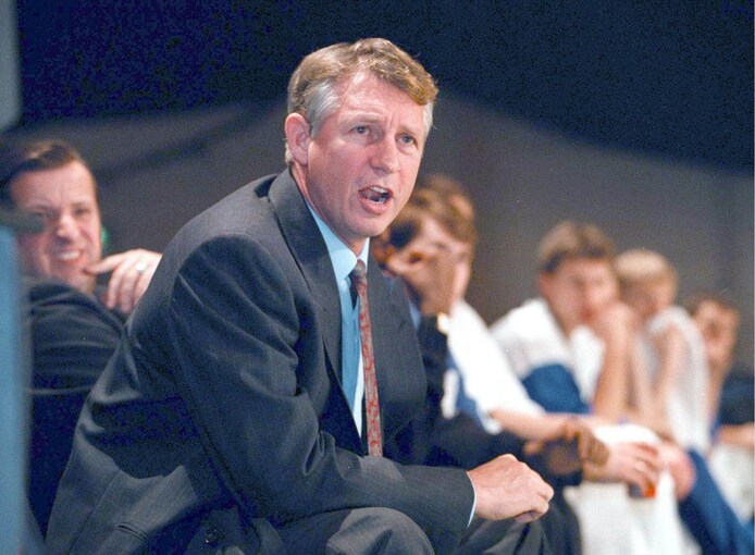 Maarten (77) uit Winter Vol Liefde was basketbalcoach in dit Twents ...