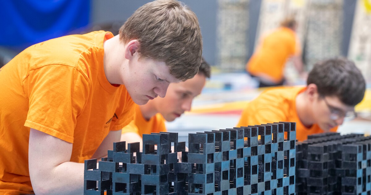 Úren bezig met 900.000 steentjes, om straks alles om te gooien ...