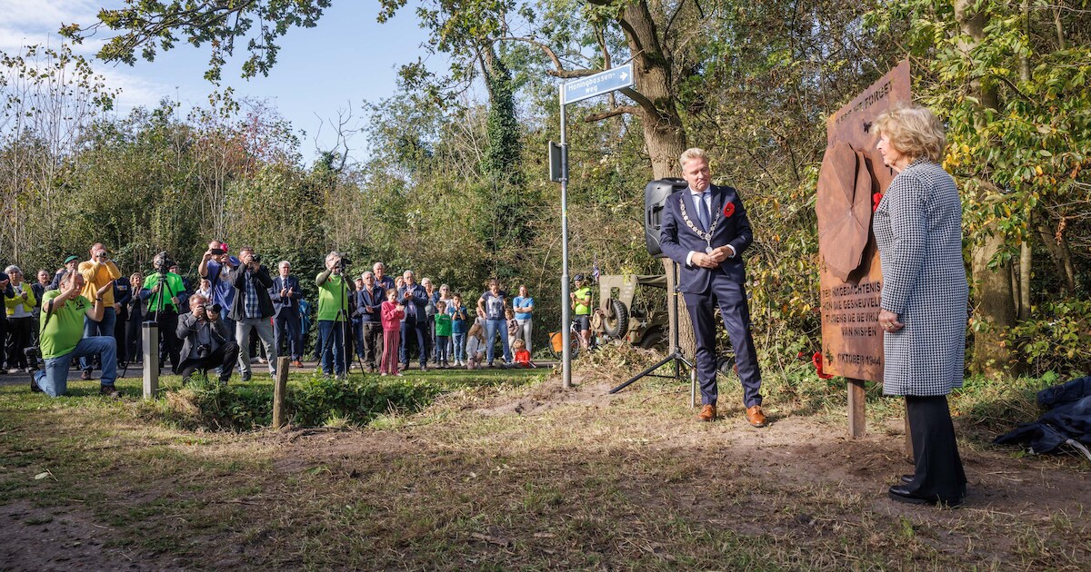 Emotionele momenten bij onthulling Nispens oorlogsmonument | Regio | De ...