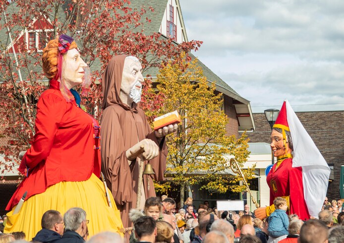 Goirle wacht een invasie van 48 reuzen, reuzinnen en reusjes | Brabant ...