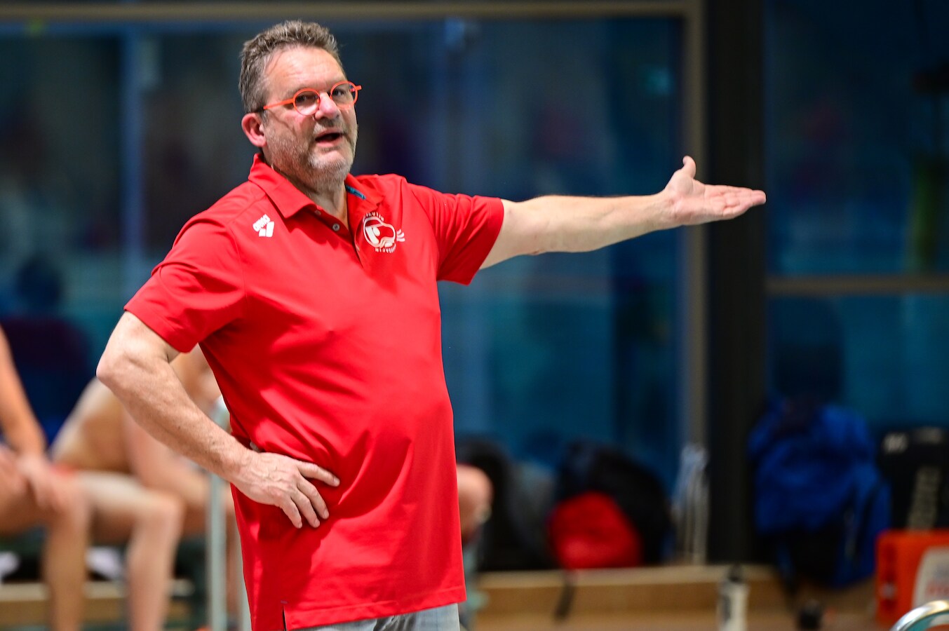 Waterpolo: Het Ravijn zonder coach Ron Loos naar de play-offs, tranen ...